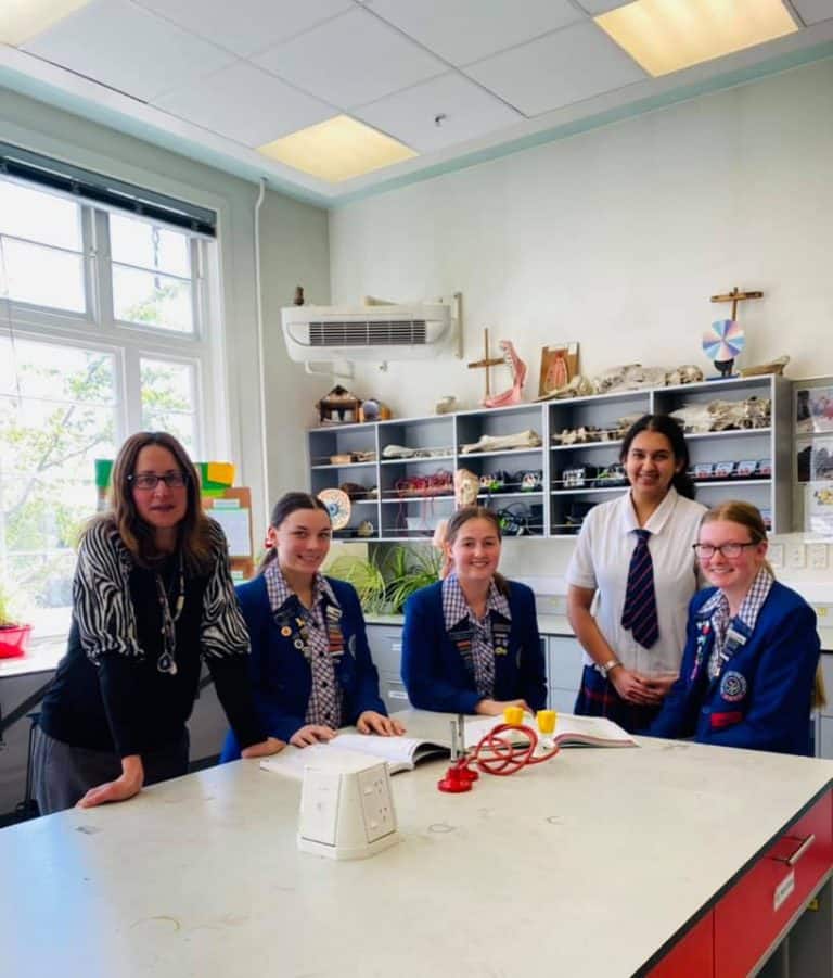 We love Science at SGHS and so do our students! - Southland Girls' High ...